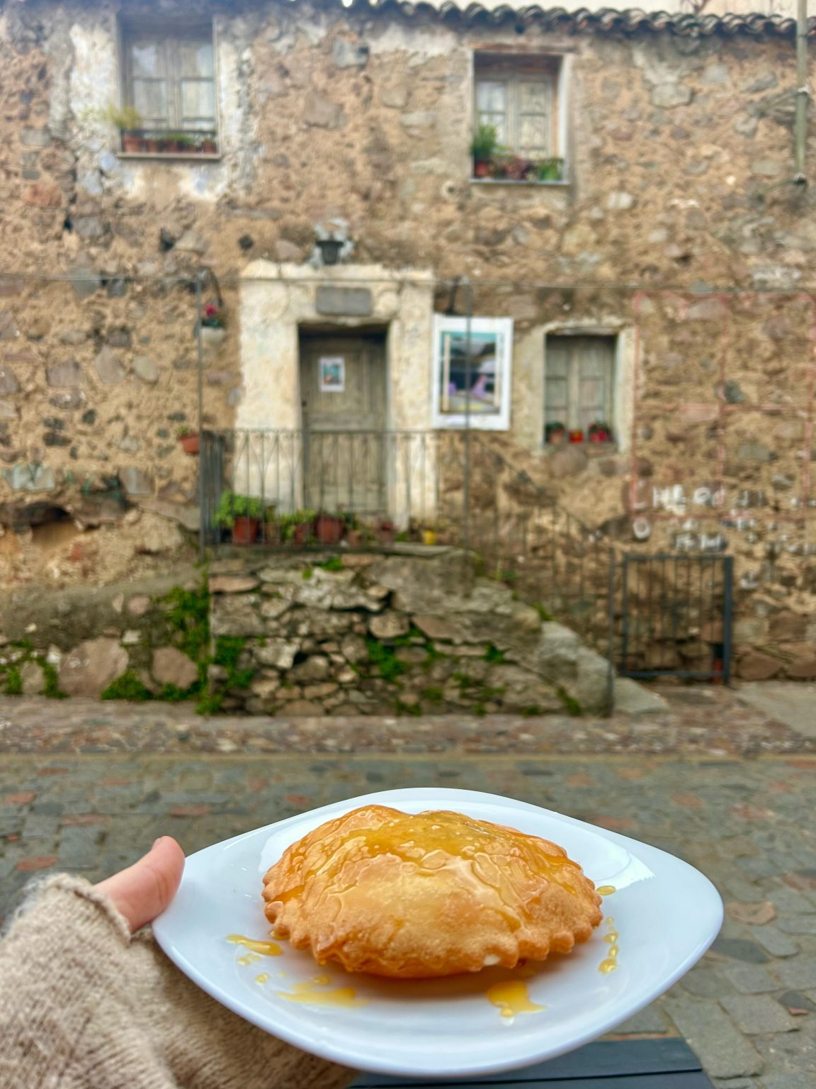 The most typical and favourite Sardinian sweet - La Seadas | Essential ...